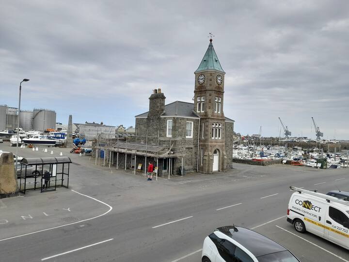 A Fairsize Room, Garden View By Bridge Harbour. - Guernesey