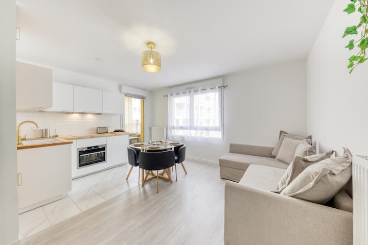 Le Cocon Du Canal De L'ourcq - Paris
Chic T2 - Bobigny