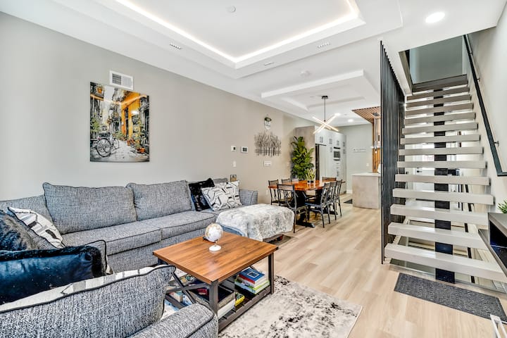 Spacious Downtown 4br/3bth W'roofdeck! Sleeps 12 - Logan Square - Philadelphia