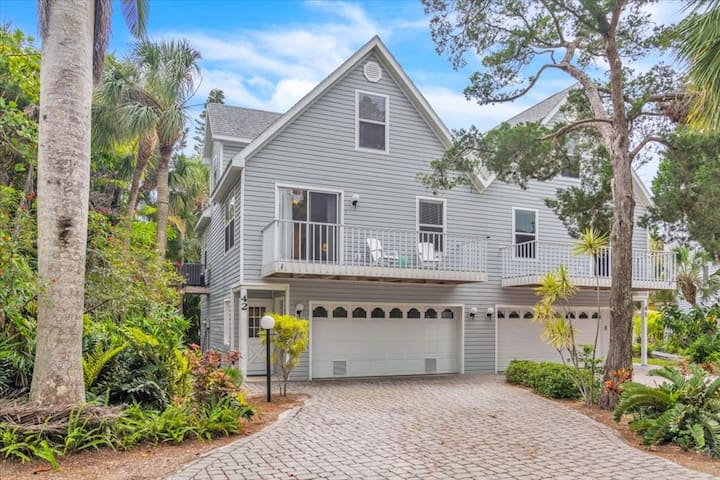 5 Min Walk To Beach & Dining In A Private Street - Holmes Beach, FL