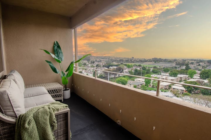 Million Dollar Views! Heart Of The City ️ - Dog Beach, CA