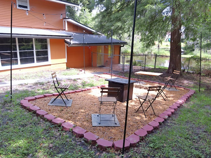 King Bed Creekfront Retreat In Jacksonville - Jacksonville, FL