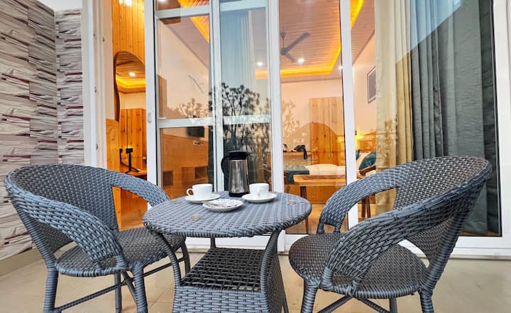 Luxury Room Kasauli | Private Balcony & Lake View - Kasauli