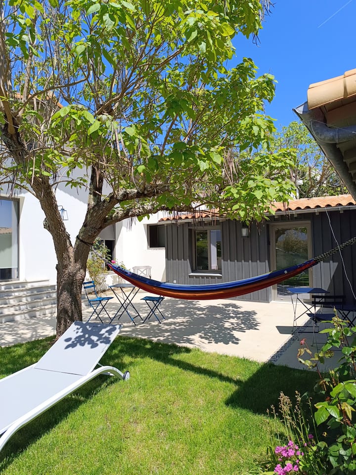 2 Studios Mitoyens- Amis-famille-velodyssée - Royan