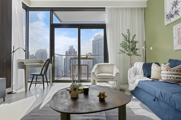 Spacious 2br In Downtown+free Parking+pool Access - Dubái