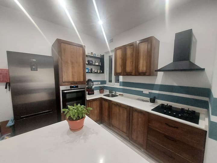 Spacious Private Apartment In Seaside Town - Malta
