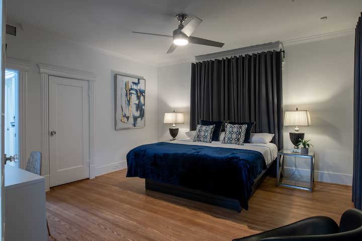 The Athena | Montrose Luxury Chefs Kitchen, 5br+2 - Bellaire, TX