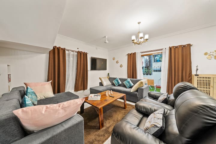 Palm Paradise Party Friendly Luxury Villa - Bangalore