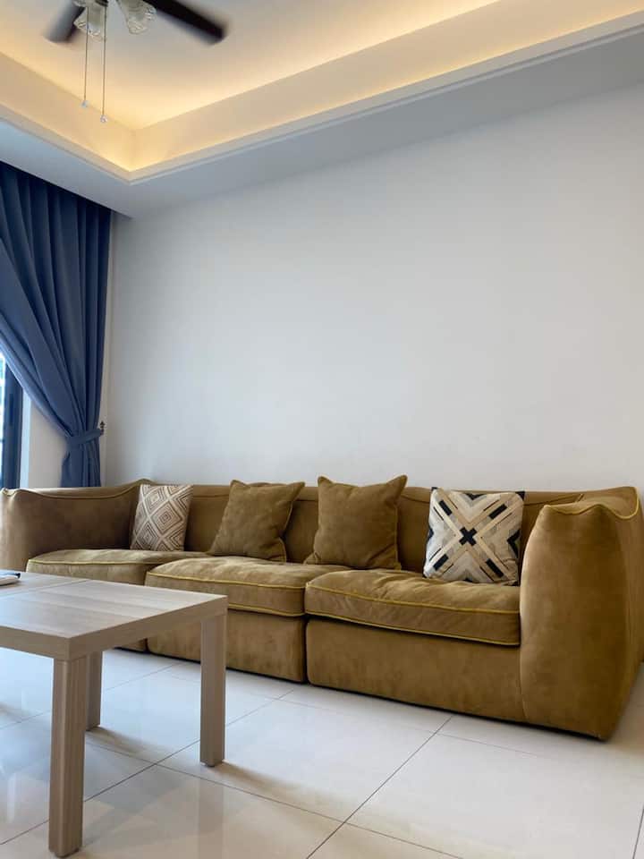 R&f 2b1r Dualkey Apartment View Near Ciq - Woodlands