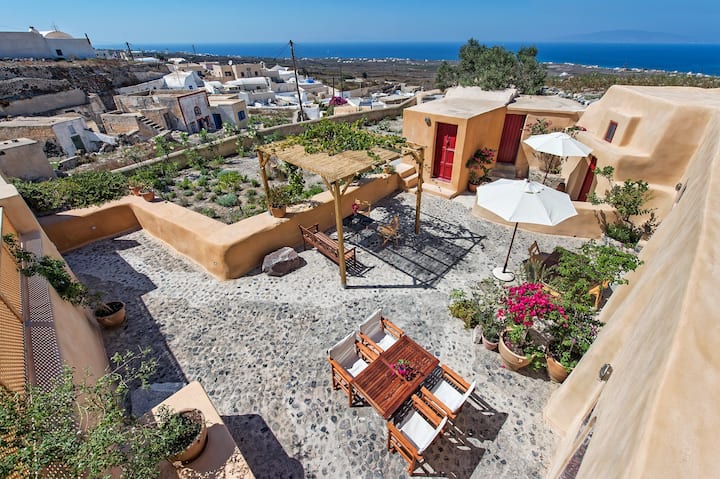 Amelie Canaves - Lemon Suite - Santorini