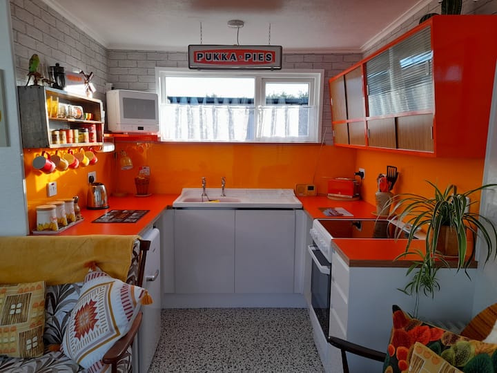 Retro Inspired Holiday Home In The Norfolk Broads - Sea Palling