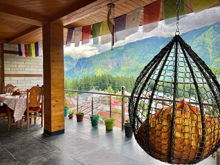 Urbanmonk Stay & Cafe-5 Bedroom Cottage On Hilltop - Manali