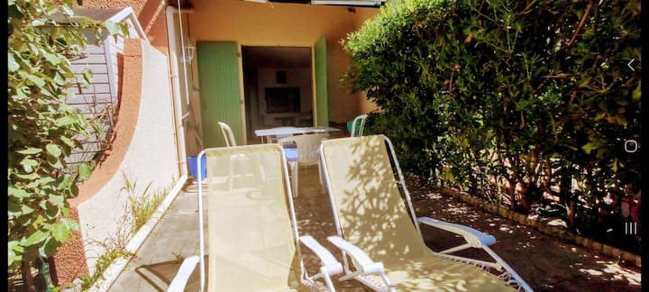 Studio à 500m De La Mer Avec Piscine - Le Lavandou