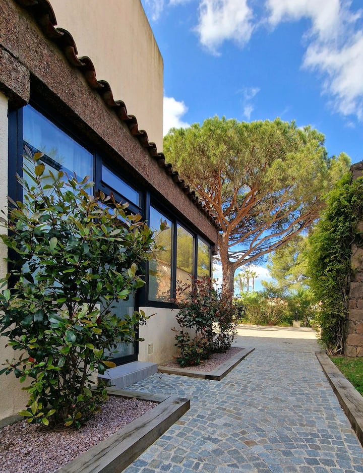 Studio Paisible Proche De La Mer - Plage de Port Grimaud