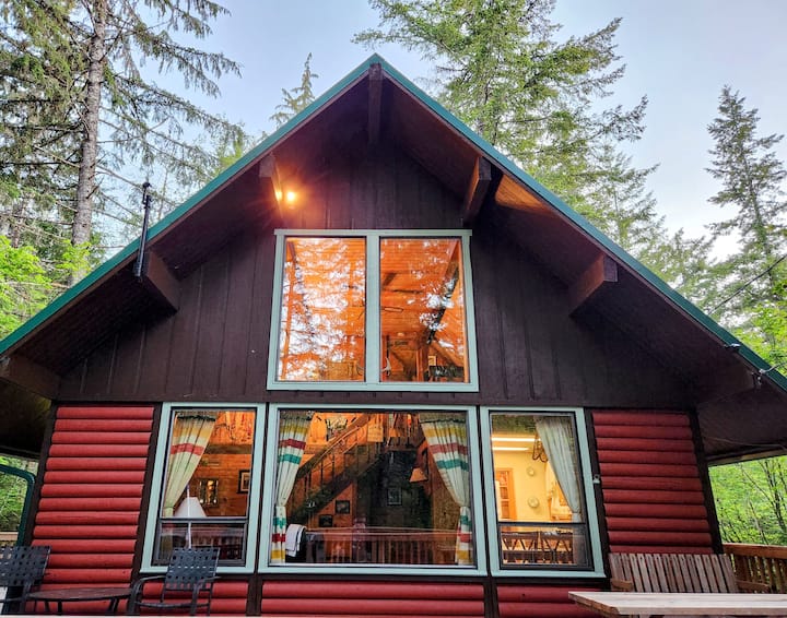 Hudson Bay Chalet - Ashford, WA