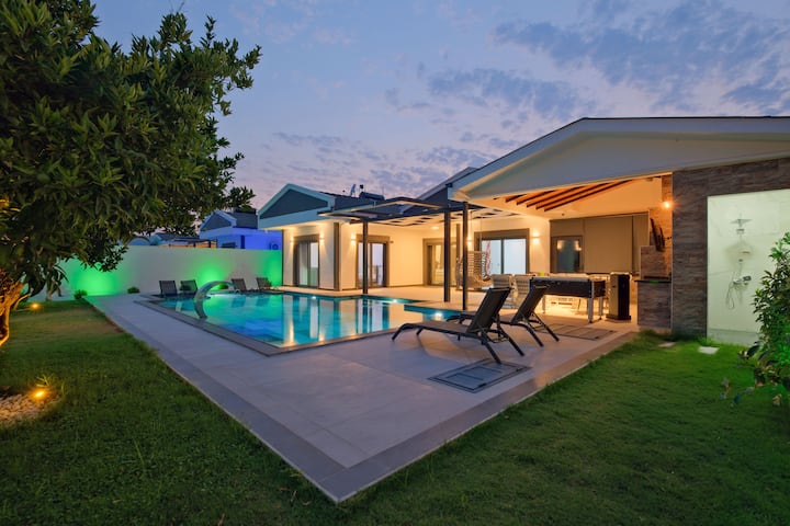 Diamond Luxury Villas - Rose Masaj Koltuklu - Köyceğiz