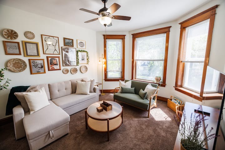 Cozy Getaway Oasis Portagepark 5 Bd/ 3br - Melrose Park, IL