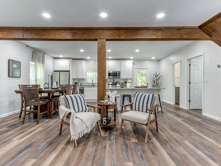 Large Groups | Modern Charm | Plaza | Central - Oklahoma City, OK