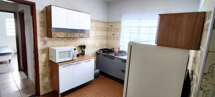 Casa Grande (4 Quartos/ 3 Banheiros/ 4 Garagens) - Botucatu
