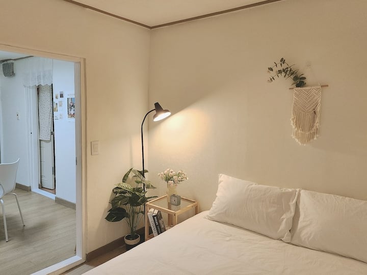 [친구/가족/연인/홍대/연남동/월드컵경기장/망원동]반달하우스 - Seoul