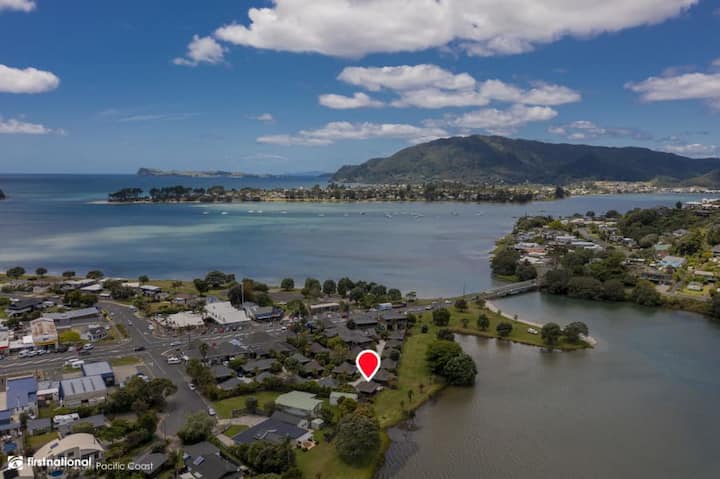 Waterfront Luxury Tiny House - Pauanui