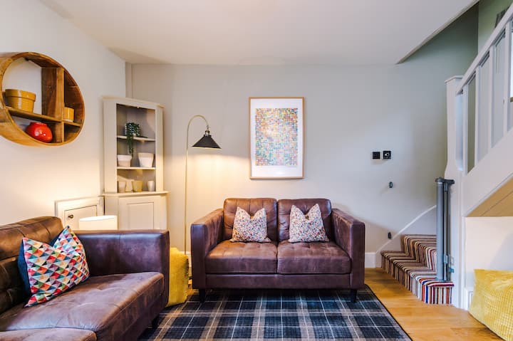 The Snug-cosy Retreat With Log Burner & Dog Friend - Castleton