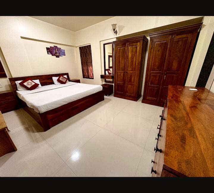 Leisurely Abode Service/3 Bhk Luxurious Apartment - Pune
