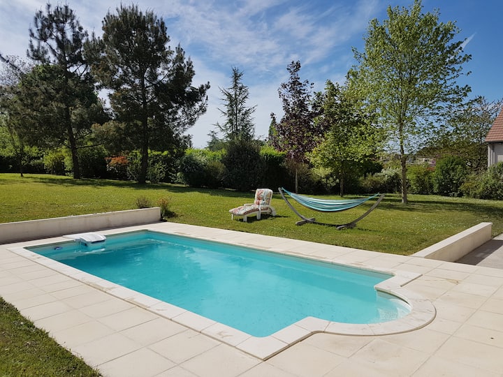 "Maison Des Charmilles", 9 Pers, Piscine Chauffée - Melun