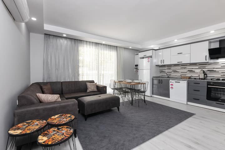 4-kaleiçi Yakını 3 Yatak Odalı Büyük Daire - Antalya