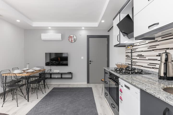 7-şehir Merkezinde 4 Yatak Odalı Dubleks Daire - Antalya