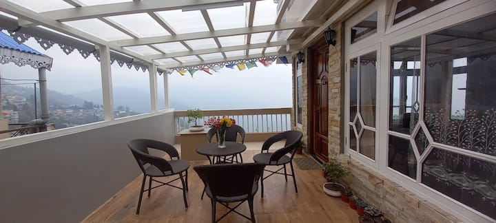 Alstroemeria Cottage - Darjeeling