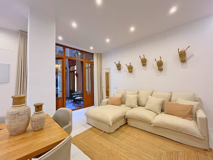Apartamento Con Patio, 3 Habitaciones En La Goleta - Málaga