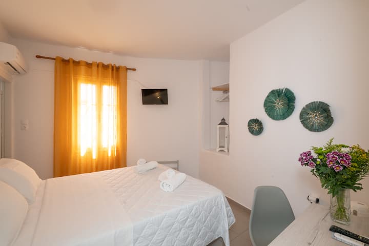Anchor Yalos - Double Bed Room 3 - Mykonos Region