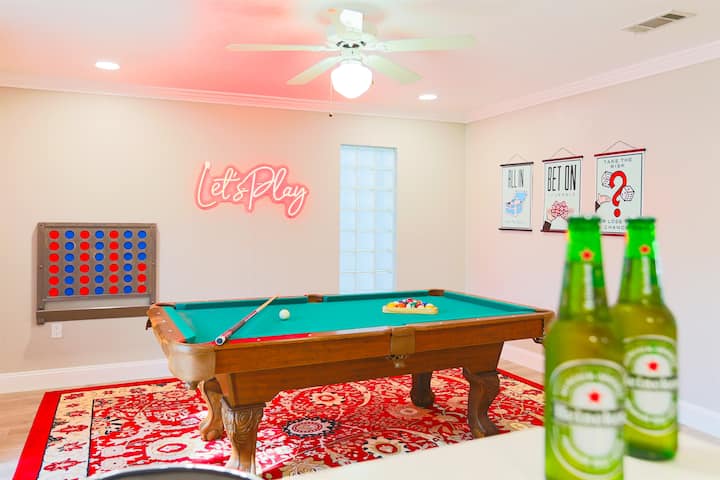Pool Table, Minigolf, Games @ Pondside Funhouse - St. Petersburg, FL