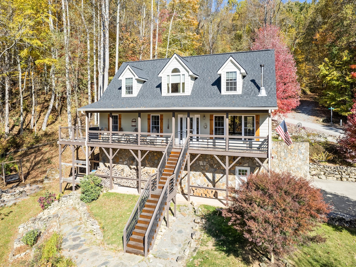 The Big Chill - Hot Tub/Waterfalls/Views/Fire Pit - Cabins for Rent in ...