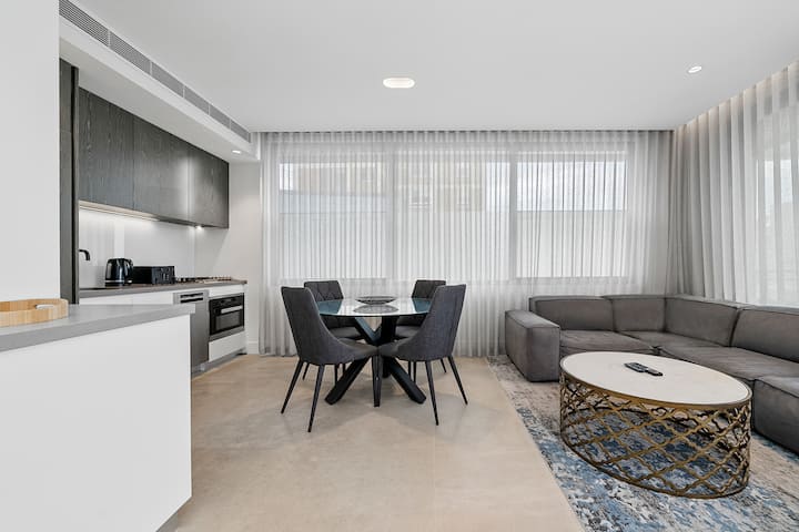 Inviting 2br Unit W/ Parking Near Coogee Beach - Coogee