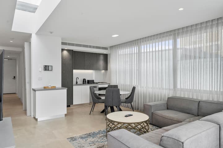 Inviting 2br Unit W/ Parking Near Coogee Beach - Coogee