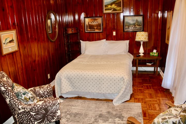 207-qn Bd-walk To Park, Beach, Harbor, Coffee Shop - Escanaba, MI