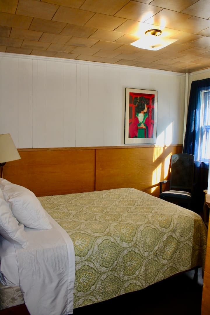204-dbl Bd In Unique Hotel In Downtown Escanaba - Escanaba, MI