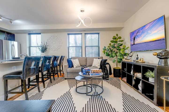 Family & Pet-friendly Apt~free On-site Parking - Washington, DC