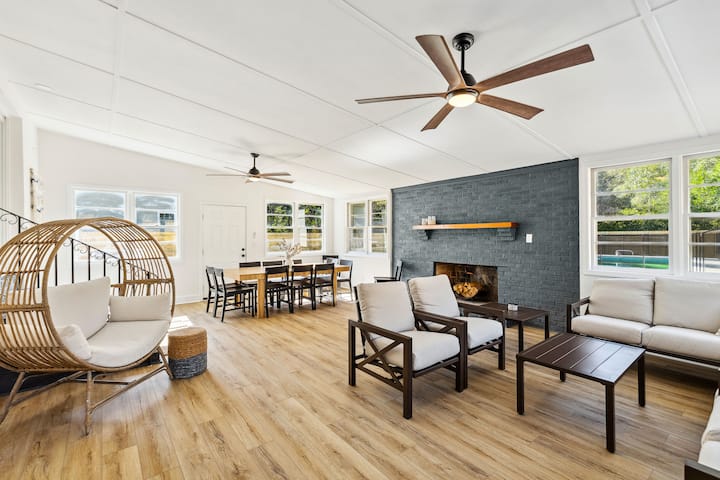 Summerville Gem: King Beds, Fire Pit, Fenced Yard - Summerville