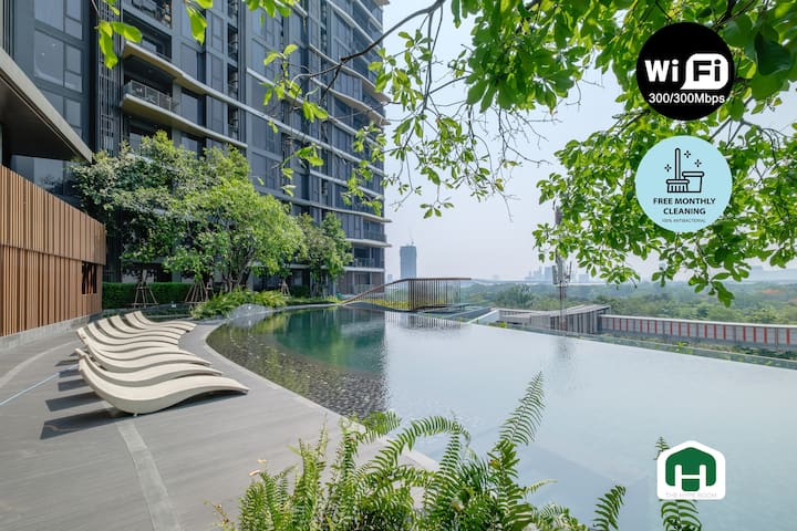 31 Flr /Skypool /Skywalk To Bts-mrt-jj Market - Bangkok