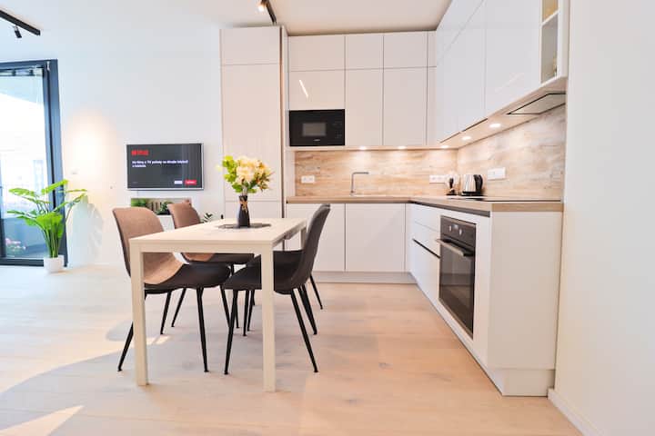 Sunny Apartment In Smichov, Prague 5 - プラハ