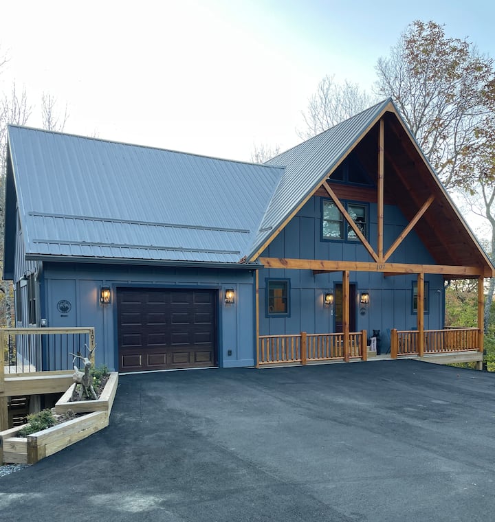 Brand New Cabin- Convenient Location! - Beech Mountain, NC