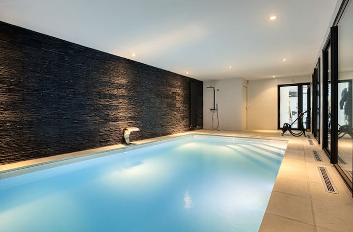 Villa D'exception Avec Piscine Intérieure - Île-de-France