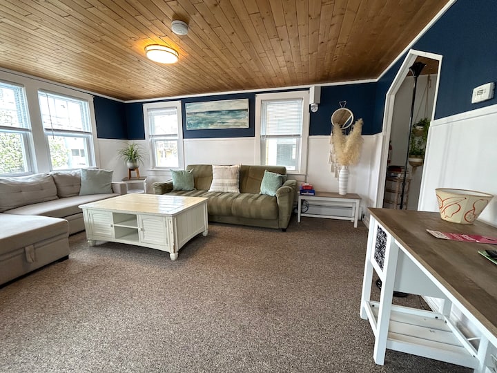 Beach Block Desirable North End 2-bdrm - Toms River, NJ