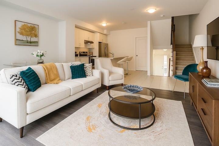 Stylish 4br Townhouse + Game Room Near Downtown - Oshawa
