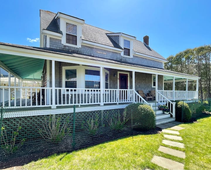 Charming Cliff Cottage - Nantucket, MA