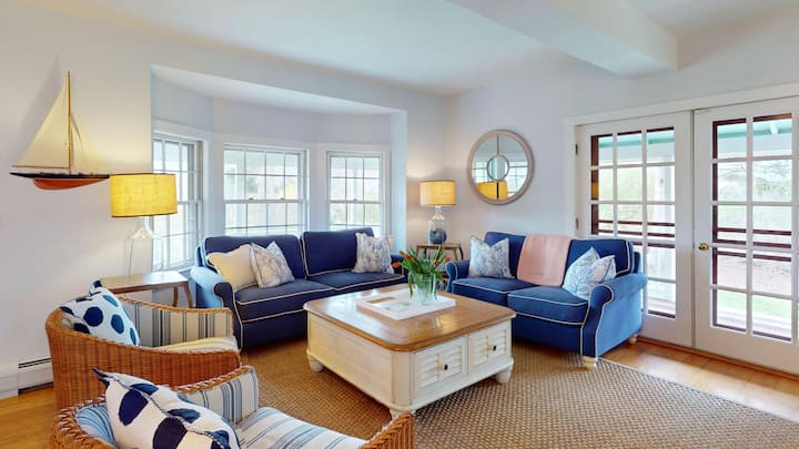 Charming Cliff Cottage - Nantucket, MA