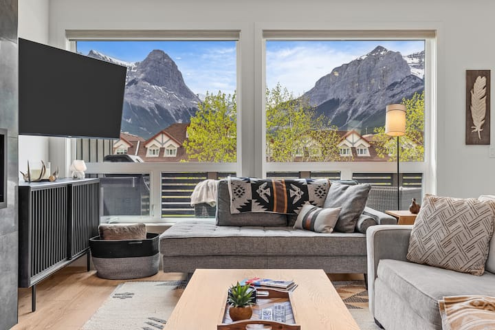 Alpine Ridge- Rooftop Hot Tub, Ev Plug, Ps5 & More - Canmore